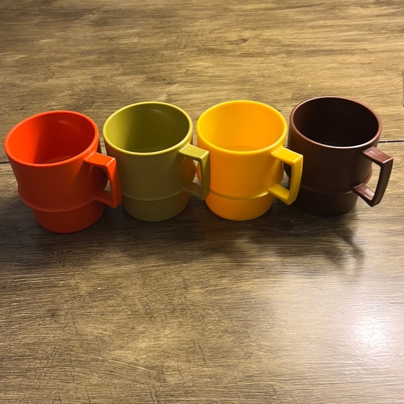 Tupperware | Kitchen | Vintage Tupperware Stackable Mugscups 97s ...